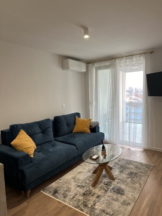 Stan:Split, novogradnja, garaža, bez provizije. (iznajmljivanje)