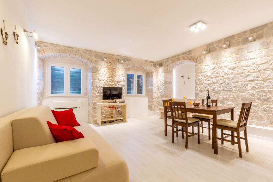 Stan: Split Centar, 56.00 m2 AGENCIJE ISKLJUČENE (iznajmljivanje)