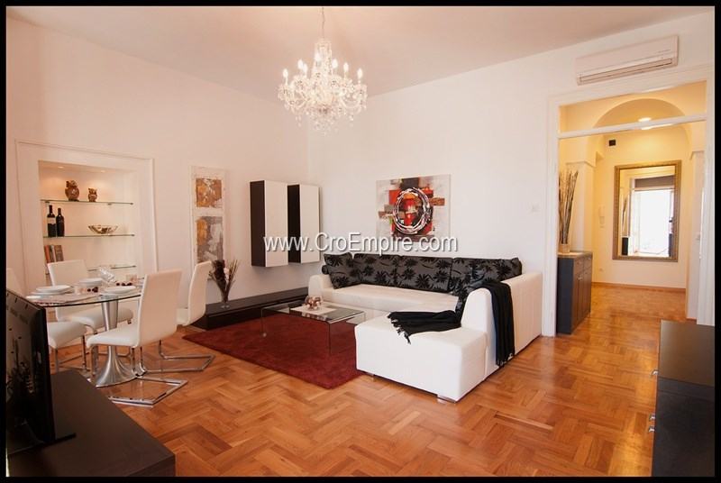 Stan: Split , Centar Dioklecijanova palača, 50 m2 (iznajmljivanje)