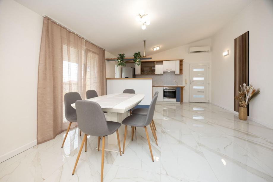 Stan: Split, Dragovode, 100.00 m2,dugoročno (iznajmljivanje)