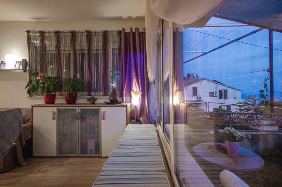 Stan: Split,MEJE69m2+40m2terasa+vanj.p.mjesto (prodaja)