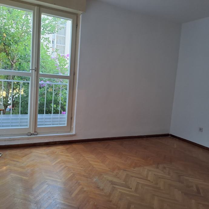 Stan: Split, Trstenik 80.00 m2 stan + 30 m2 terasa + 30 m2 vrt (prodaja)