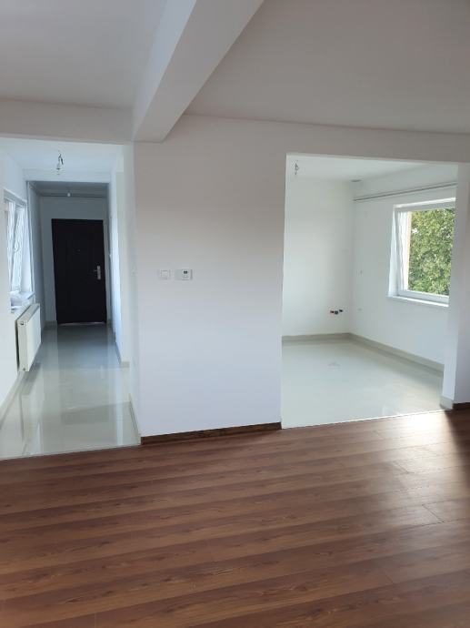 Vrbovec,četverosobni stan 122 m2 (prodaja)