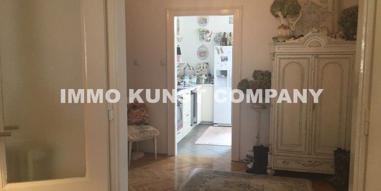 Stan: Zagreb (Centar),CVJETNI TRG, 4sobe ,2 balkona (prodaja)