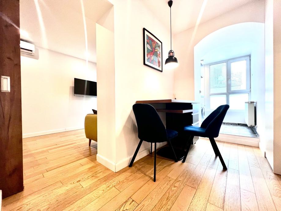 Stan: Zagreb , Cvjetni trg, moderna garsonjera u strogom centru ...