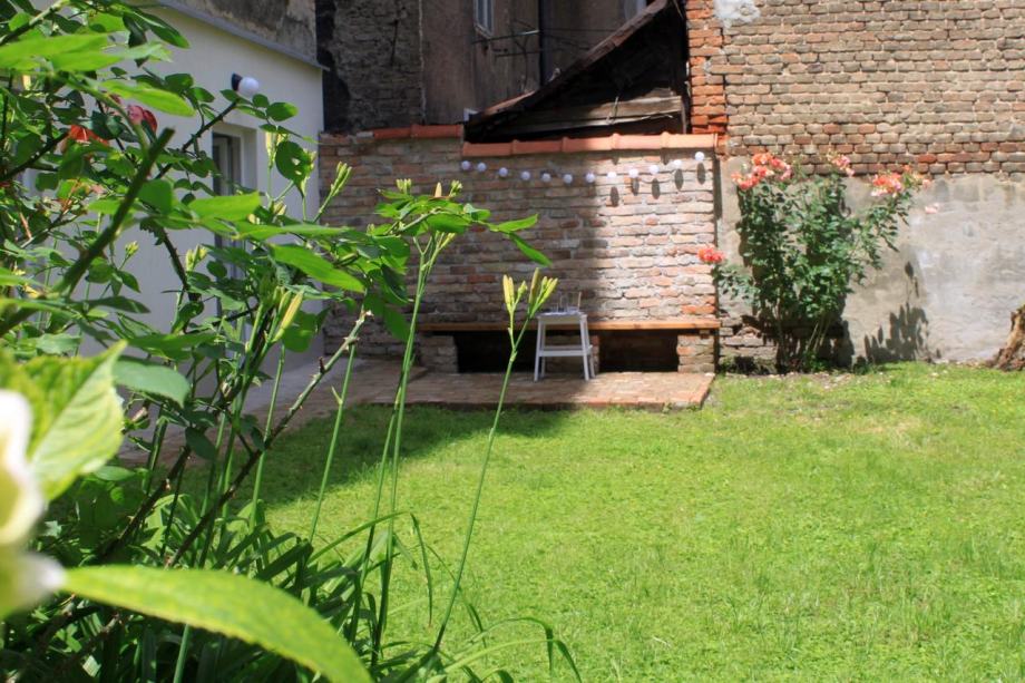 Stan: Zagreb (Donji grad), 25.00 m2 + spremište 3 m2 i dvorište ...