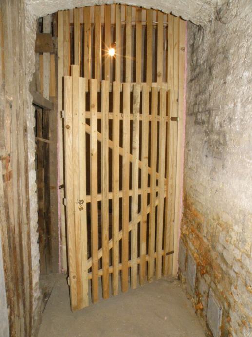 Stan: Zagreb (Donji grad), 25.00 m2 + spremište 3 m2 i dvorište ...