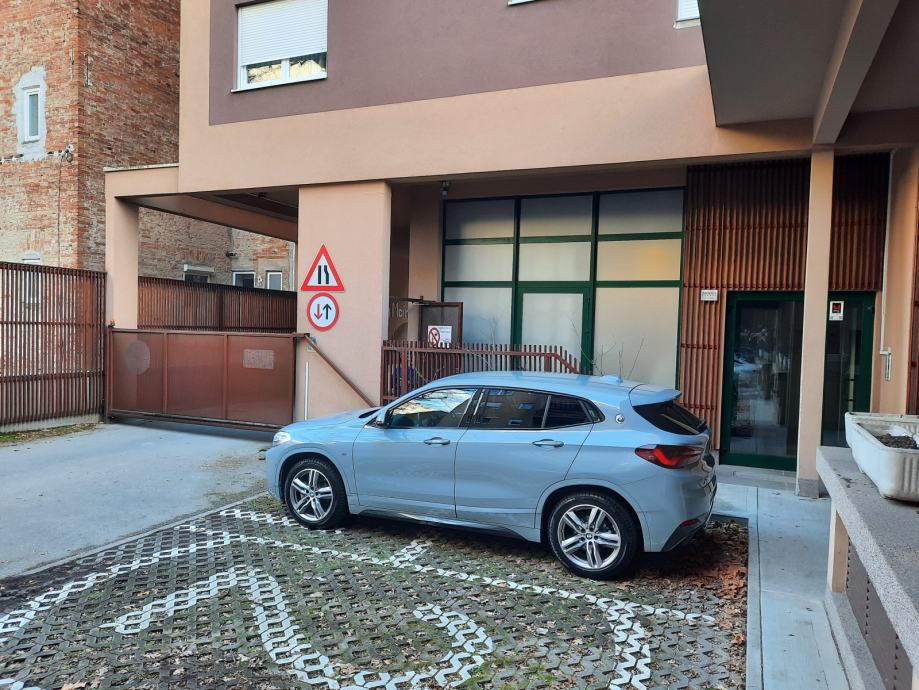 Centar, Grada Mainza, 2 sob + spremište + garažno mjesto (iznajmljivanje)