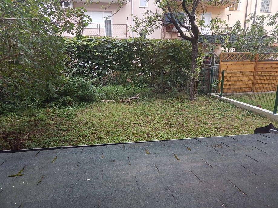 DUBRAVA, ULICA TRUTINA, 2 SOBNI, 33 M2, ZA UREDITI (prodaja)