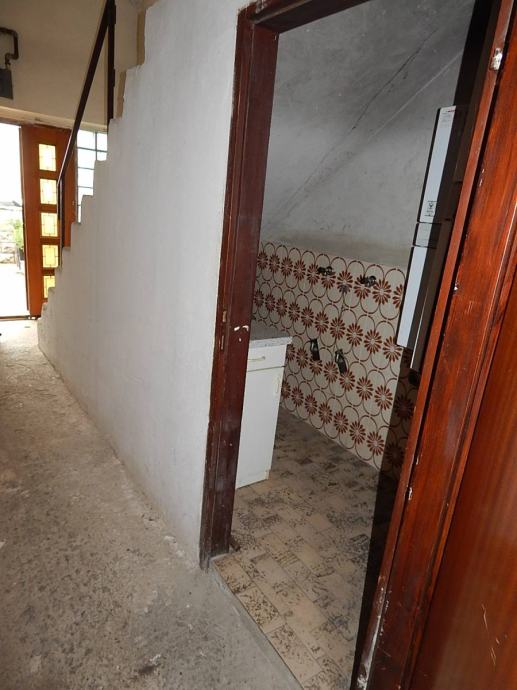 DUBRAVA, ULICA TRUTINA, 2 SOBNI, 33 M2, ZA UREDITI (prodaja)