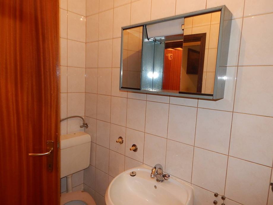 DUBRAVA, ULICA TRUTINA, 2 SOBNI, 33 M2, ZA UREDITI (prodaja)