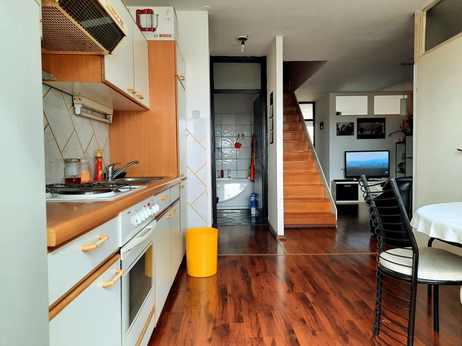 Hribarov prilaz, 7-kat, 4-soban stan, 66.16 m2 + šupa u podrumu (prodaja)