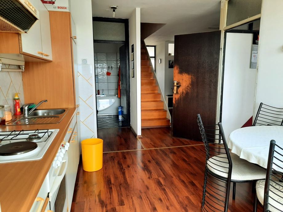 Hribarov prilaz, 7-kat, 4-soban stan, 66.16 m2 + šupa u podrumu (prodaja)