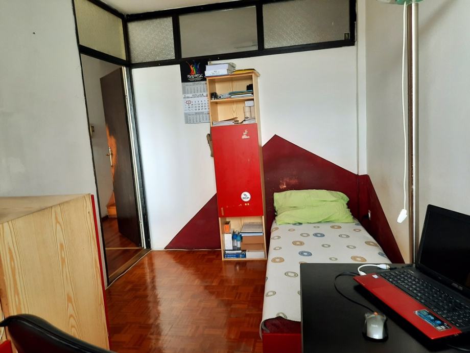 Hribarov prilaz, 7-kat, 4-soban stan, 66.16 m2 + šupa u podrumu (prodaja)