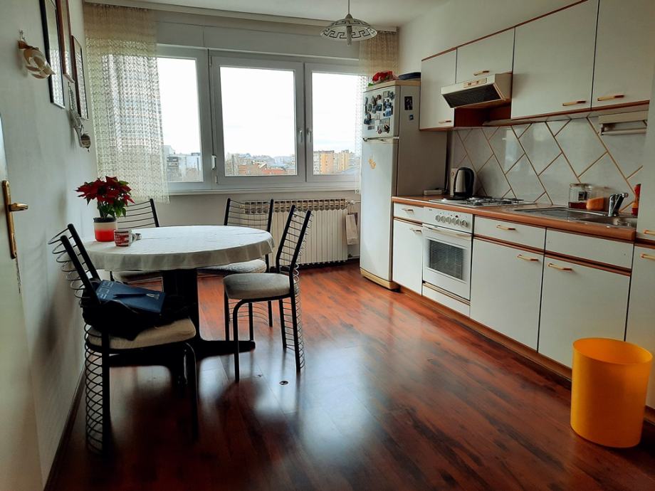 Hribarov prilaz, 7-kat, 4-soban stan, 66.16 m2 + šupa u podrumu (prodaja)