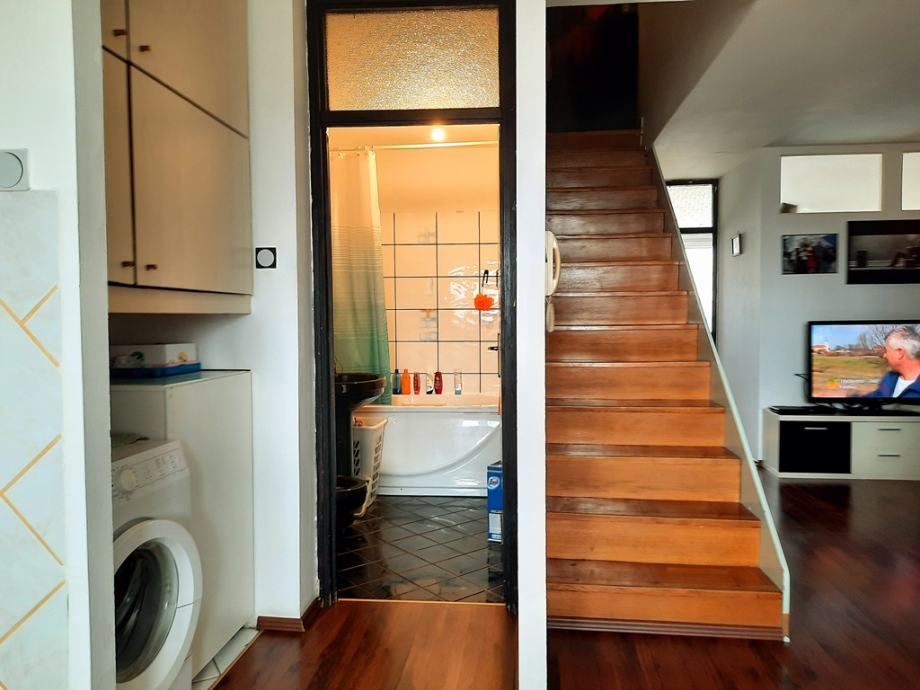 Hribarov prilaz, 7-kat, 4-soban stan, 66.16 m2 + šupa u podrumu (prodaja)