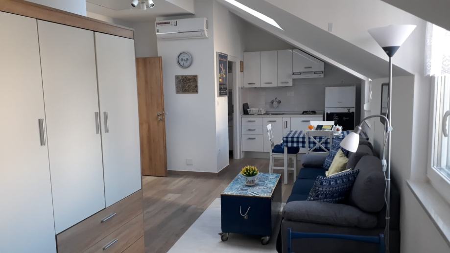 Stan: Trešnjevka-STUDENTICAMA!! 30m2 novouređen 450€ + režije 100 ...