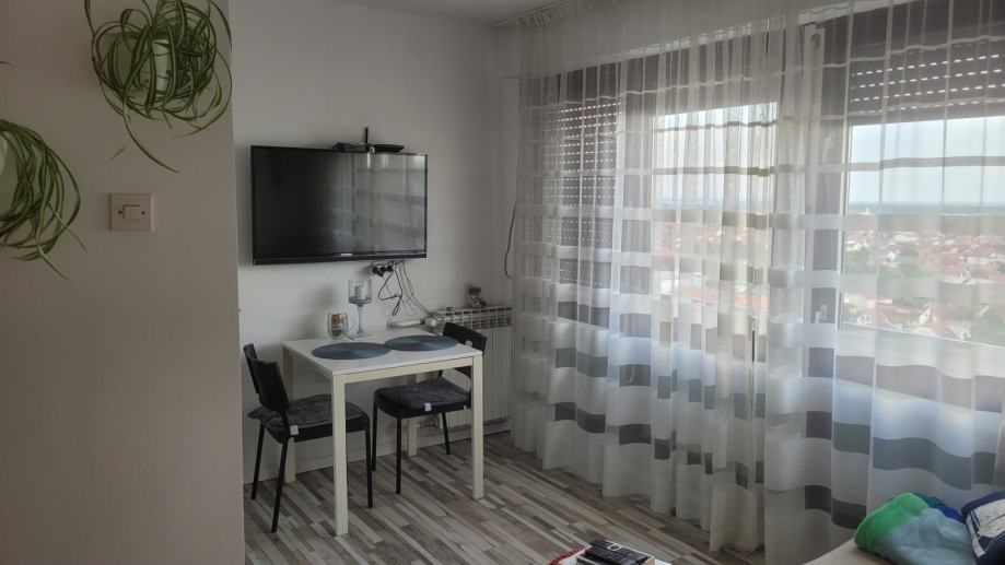 Stan 30 m2 s odvojenom spavaćom sobom (iznajmljivanje)