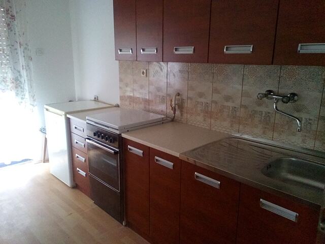 Ivanja Reka, 2sobni stan 80m2 na katu kuće 350€ parking, terasa, klima ...