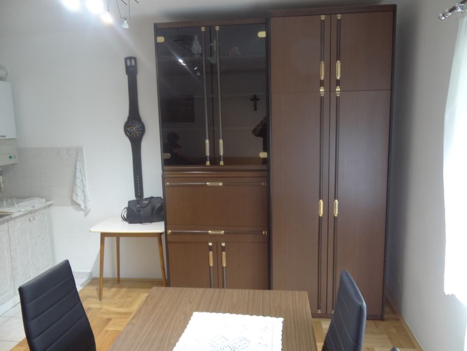 Najam, 33 m2 u blizini fakul. MEDICINE, PMF-a,EKONOMIJE,ŠUMARSKI ...