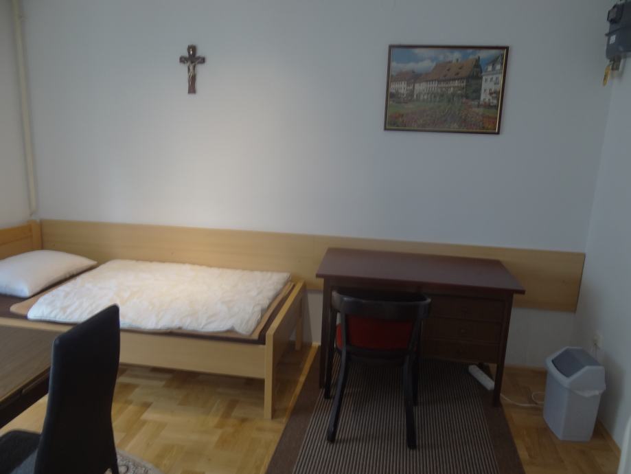 Najam, 33 m2 u blizini fakul. MEDICINE, PMF-a,EKONOMIJE,ŠUMARSKI ...