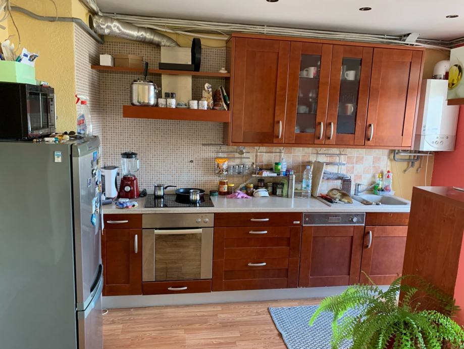 Stan: Zagreb (Maksimir), trazim cimericu (iznajmljivanje)