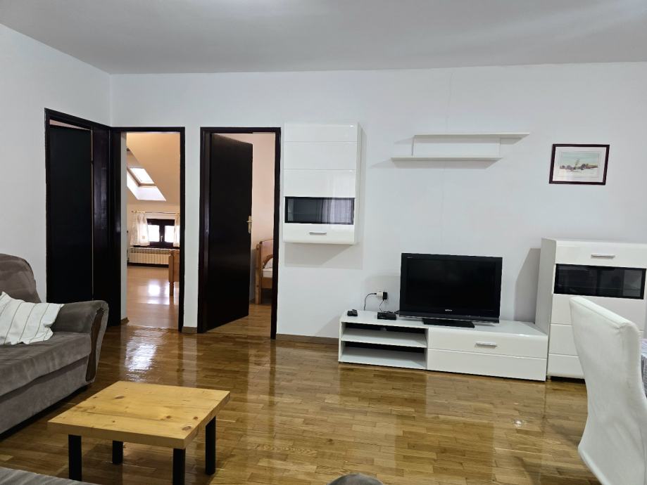 Stan: Zagreb (Otok), 100.00 m2, prostran 3sob stan, odvojen ulaz ...