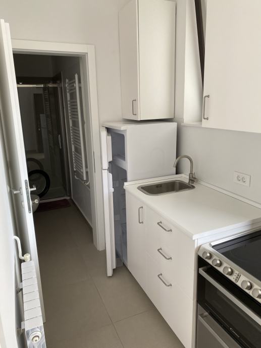 Stan: Zagreb, 35 m2 + terasa (6m2), 550€. (iznajmljivanje)