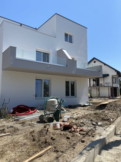 Zagreb Susedsko Polje Dvosoban Stan U Novogradnji S Vrtom 60 98 M2