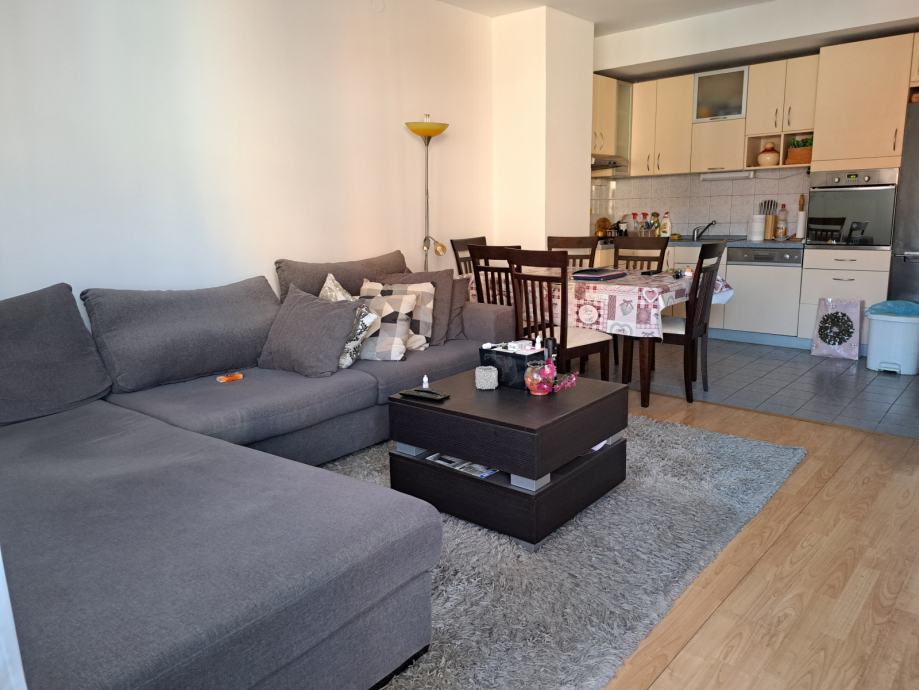 SREDNJACI, TROSOBAN STAN 72m2, 2 VPM, SPREMIŠTE (prodaja)