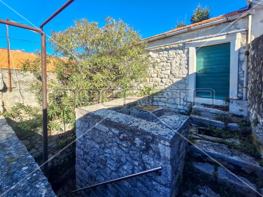 Stara kamena kuća za adaptaciju, Murter (prodaja)