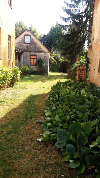 Stara kuca za obnovu na prekrasnoj lokaciji u samnom centru grada (prodaja)