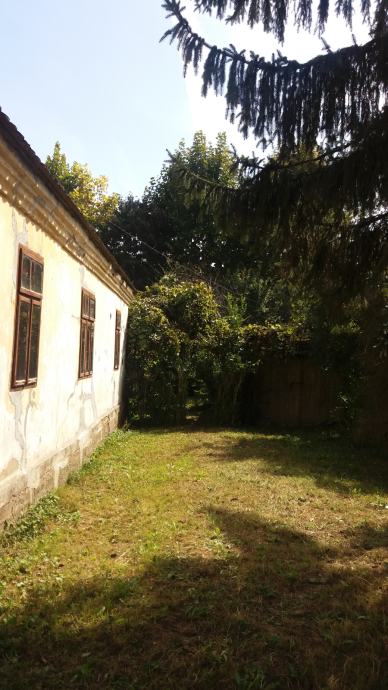 Stara kuca za obnovu na prekrasnoj lokaciji u samnom centru grada (prodaja)