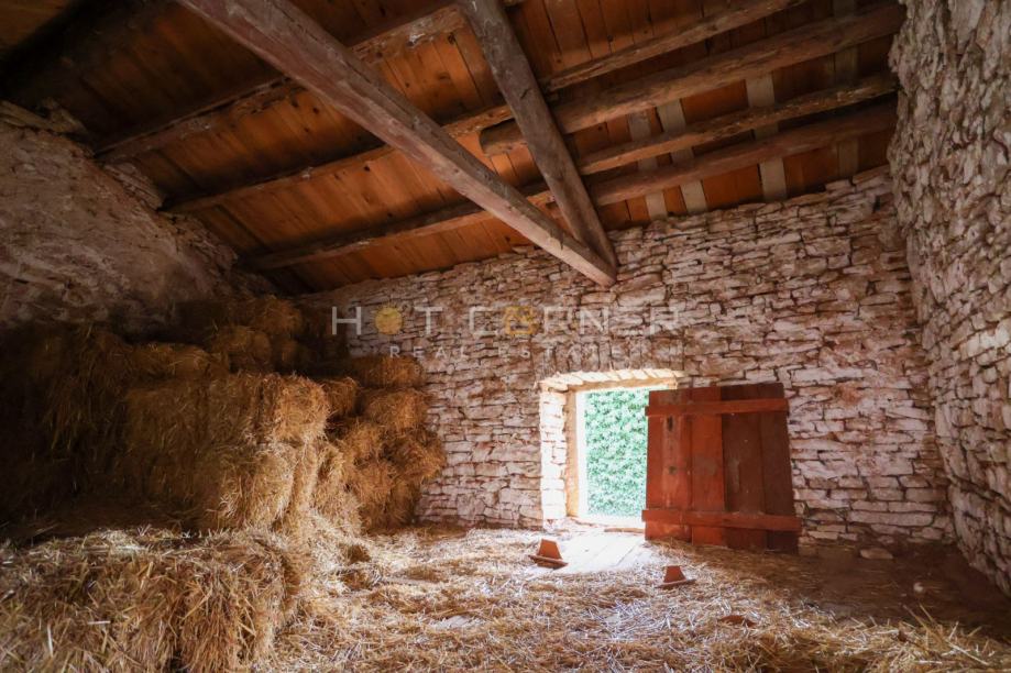 Stara kuća-štala za adaptaciju (prodaja)