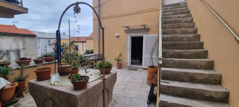 Stari grad Krk - namješten apartman (prodaja)