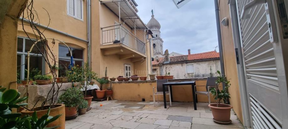 Stari grad Krk - namješten apartman (prodaja)