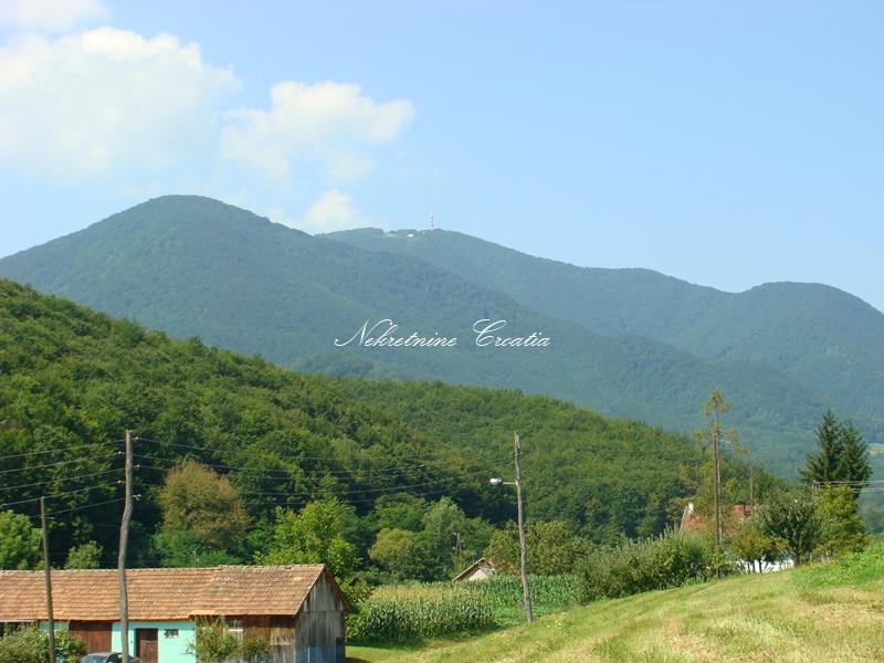 IVANEČKA ŽELJEZNICA: starija kuća kraj potoka (prodaja)