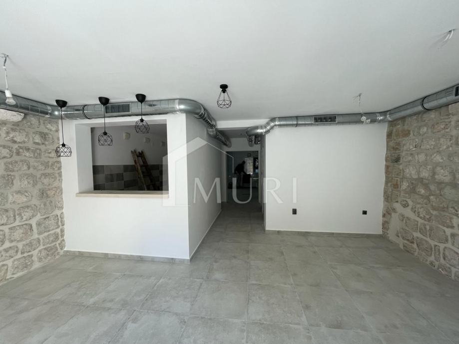 STON - Poslovni Prostor 80m2 + stan 75m2 (iznajmljivanje)