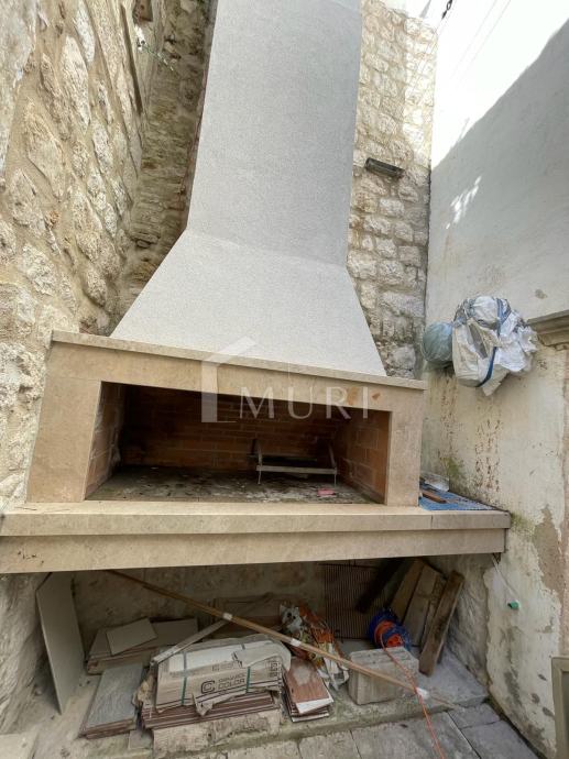 STON - Poslovni Prostor 80m2 + stan 75m2 (iznajmljivanje)