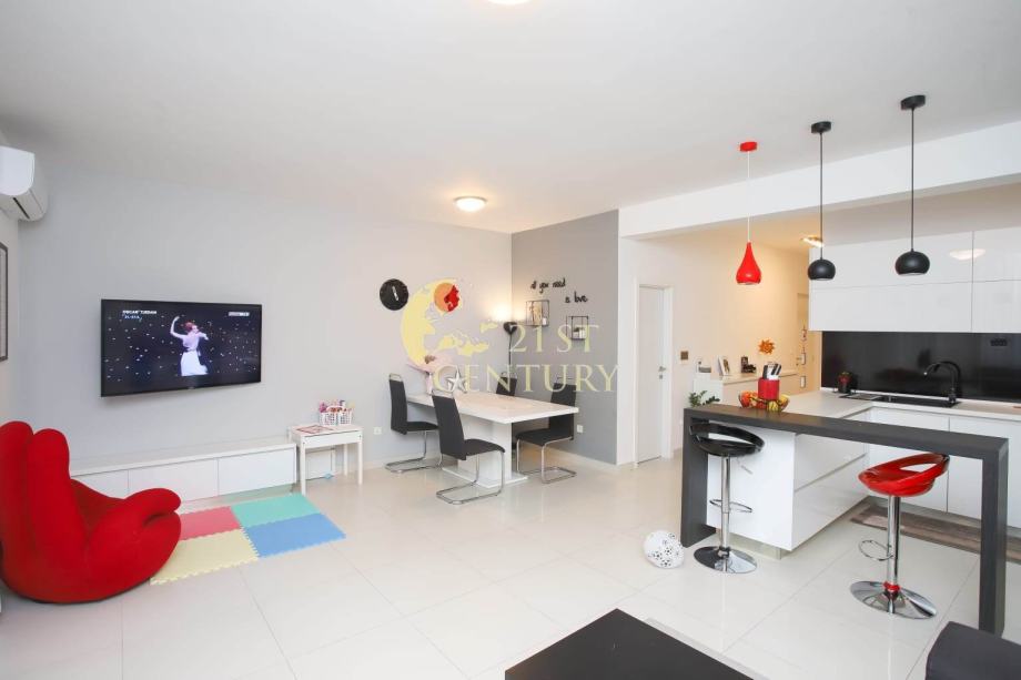 ***Strožanac, stan 65 m2 + vrt*** (iznajmljivanje)