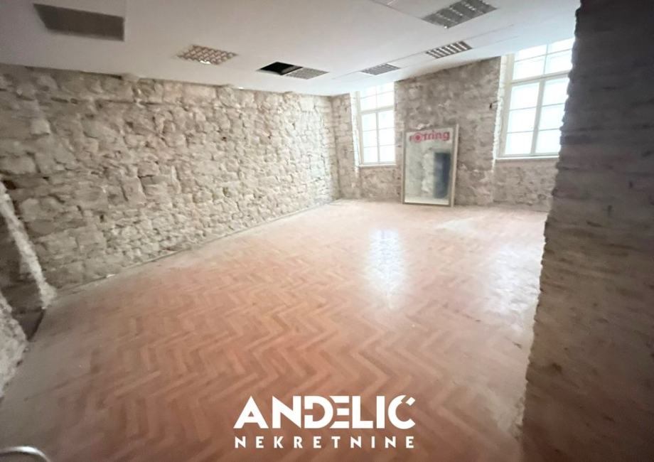 SUPER POSLOVNI PROSTOR U PALAČI - SPLIT CENTAR (iznajmljivanje)