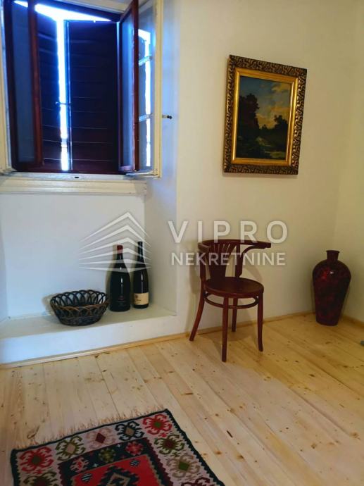 Supetar, Brač, Centar, kuća za 6 osoba, 100 m od mora! (iznajmljivanje)