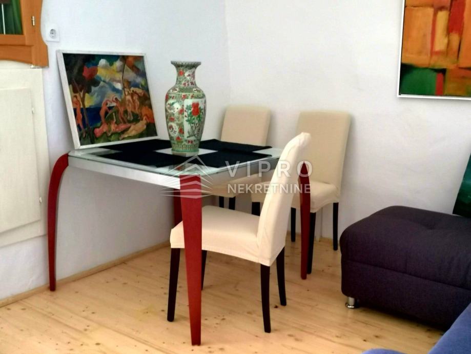 Supetar, Brač, Centar, kuća za 6 osoba, 100 m od mora! (iznajmljivanje)