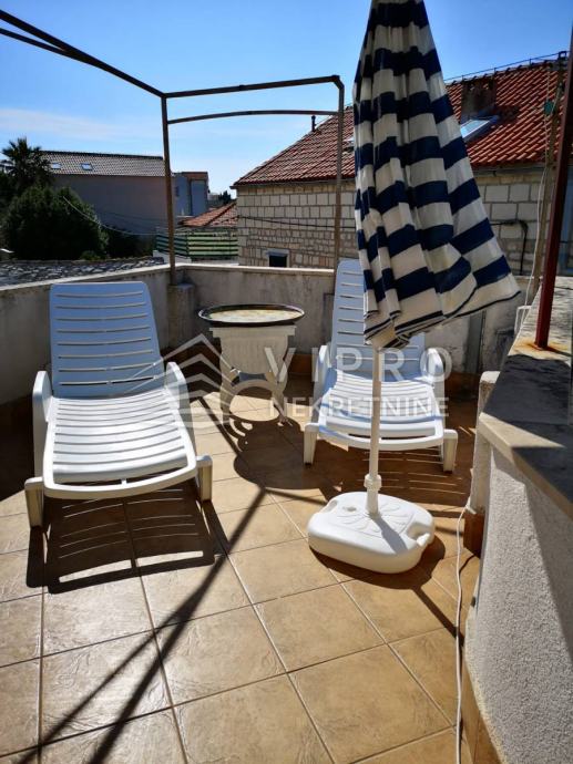 Supetar, Brač, Centar, kuća za 6 osoba, 100 m od mora! (iznajmljivanje)