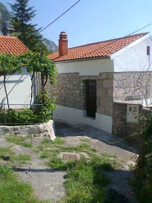 Tradicionalna primorska kuća za stanovanje, odmor i turizam (prodaja)