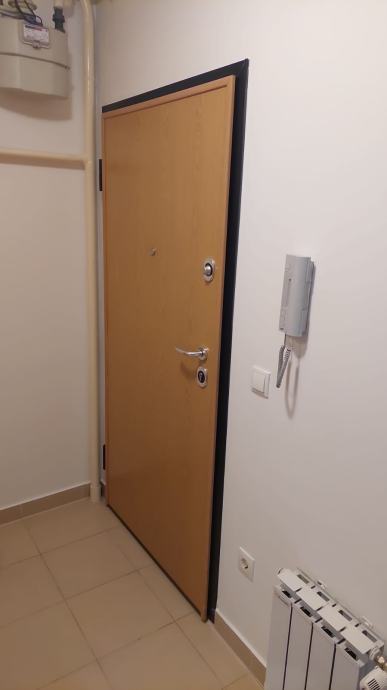 Tražim cimera/icu - prazan stan