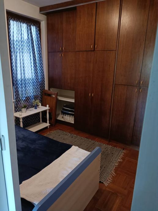 TRAŽIM CIMERICU, 2-SOBAN STAN U ŠPANSKOM