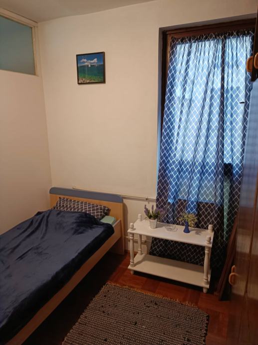 TRAŽIM CIMERICU, 2-SOBAN STAN U ŠPANSKOM