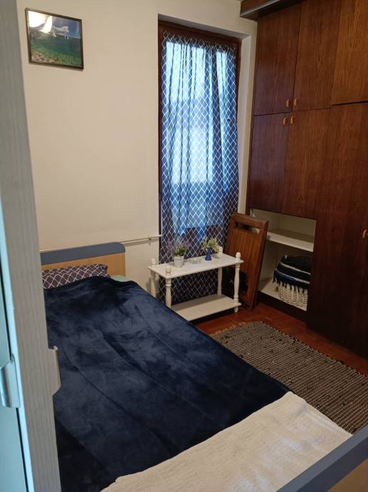 TRAŽIM CIMERICU, 2-SOBAN STAN U ŠPANSKOM