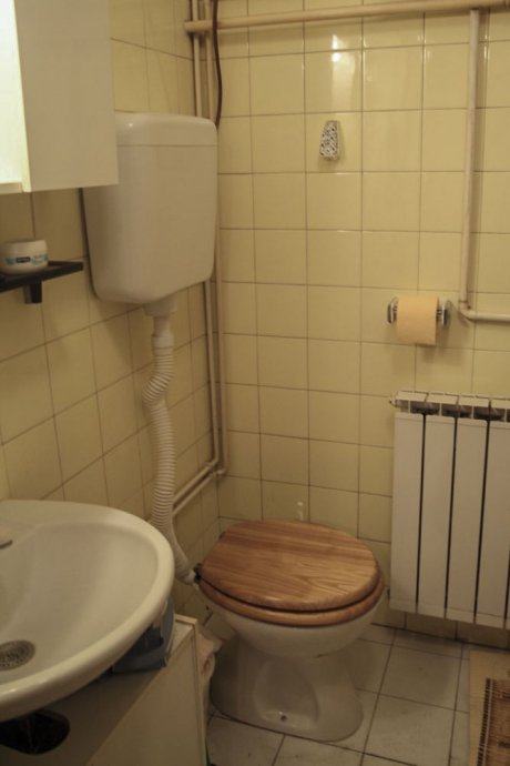 Tražim cimericu za dvosoban stan u centru